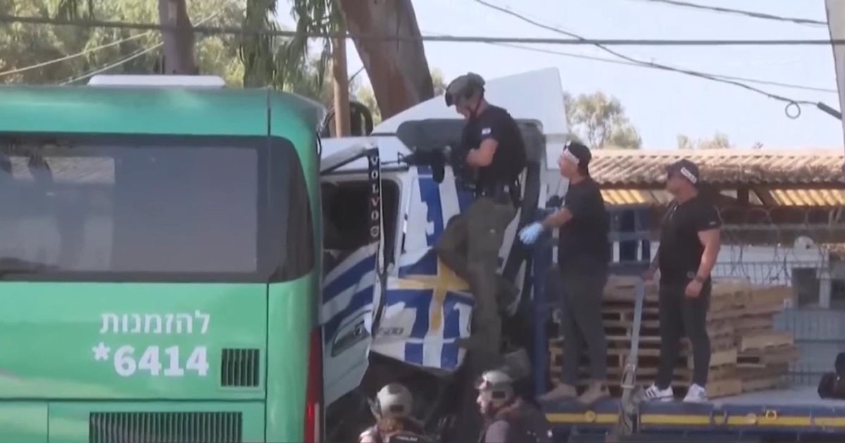 Atac terorist lângă o bază militară israelienă. Un mort şi mai mulţi ...